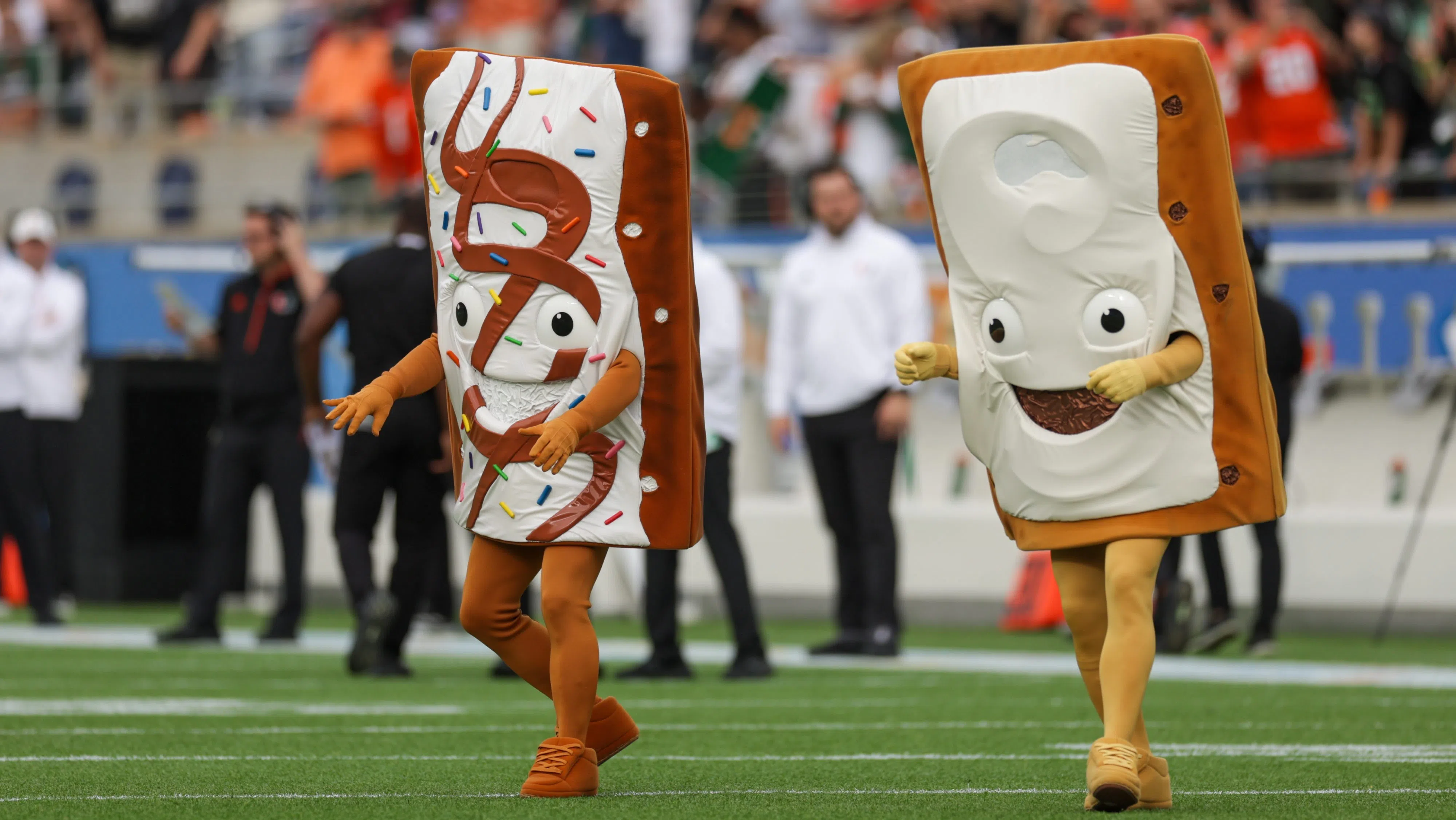 Netflix goes big on Christmas NFL with Snoop, props & bowl bets ...