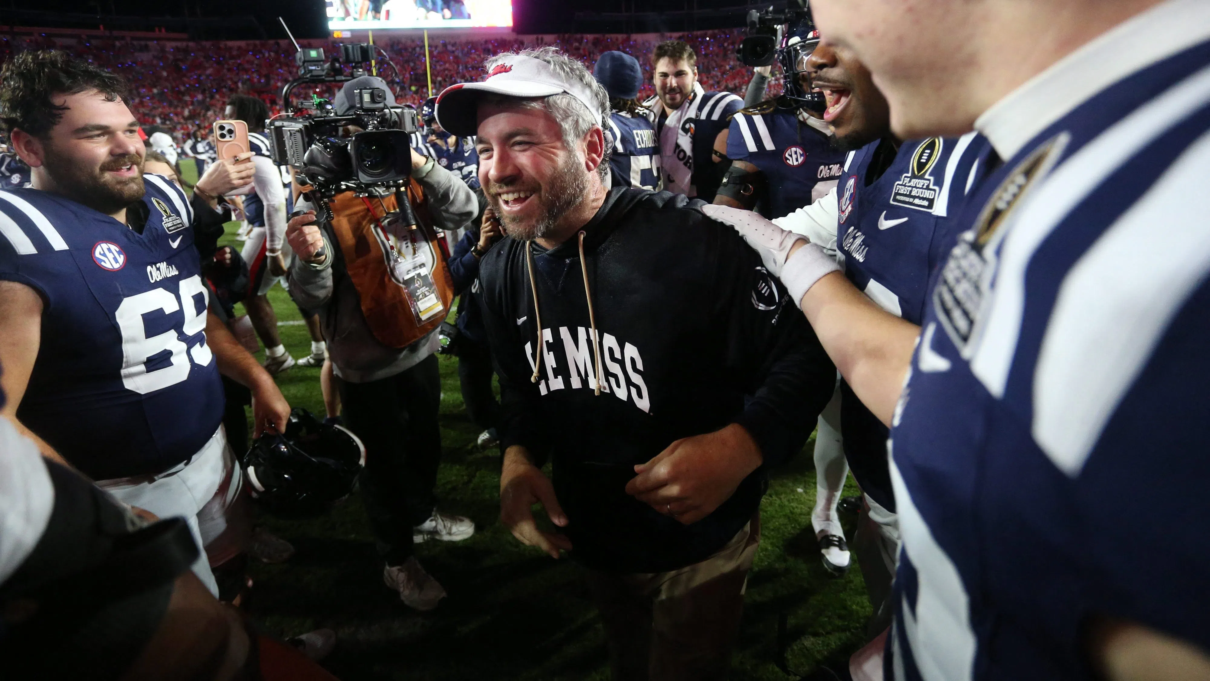 Oddsmakers post early lines for potential CFP semifinal matchups ...