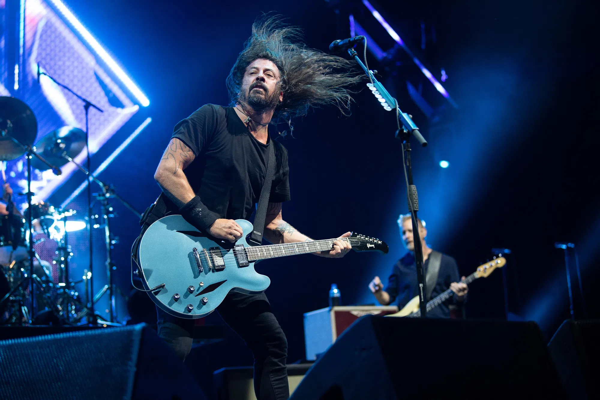 Foo Fighters Turn Dave Grohl’s Birthday Into a Massive Benefit Show ...