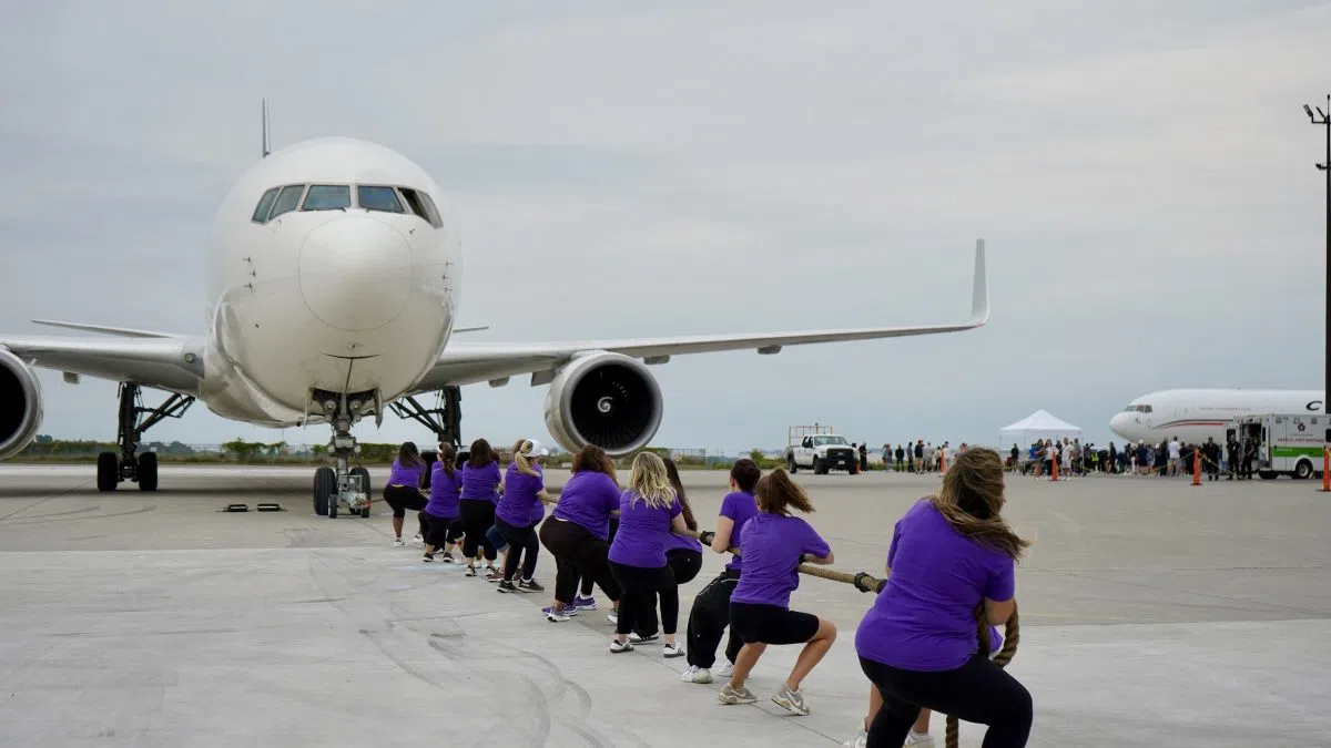 Plane pull kicks off United Way Halton & Hamilton fundraising campaign | FM101 Milton Now