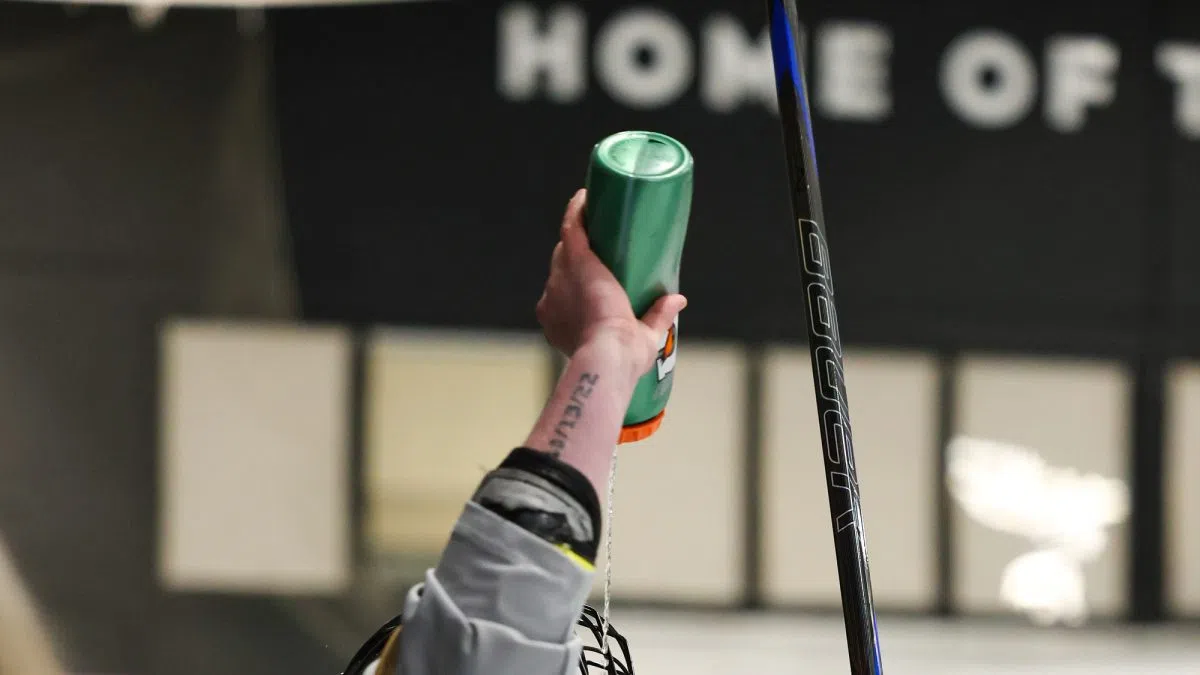 Milton Menace charge their way through Mississauga Chargers | FM101 ...