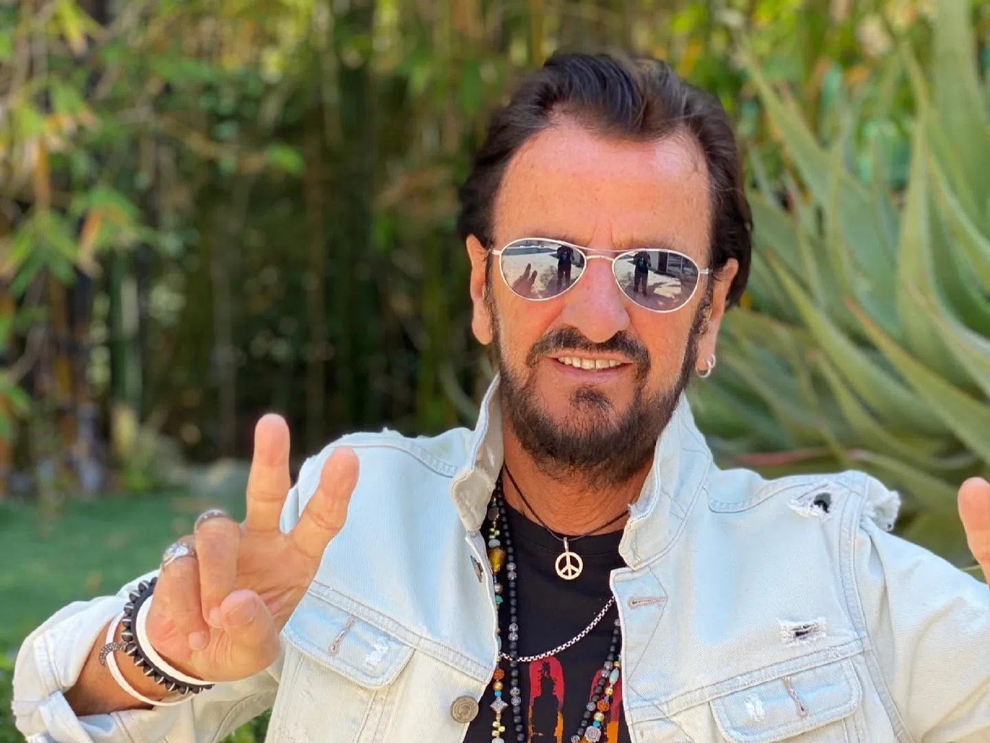 Ringo Starr peace symbol sculpture coming to Niagara | GiantFM