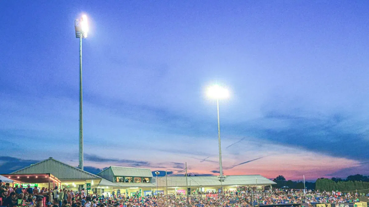 Jackfish defeat Red Sox 15-8 in front of sold out Welland Stadium | GiantFM