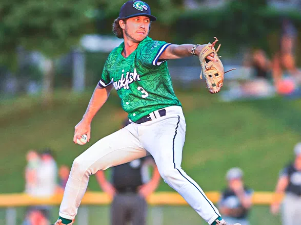 Jackfish re-sign Niagara Falls pitcher Brandon Underhill for fifth ...