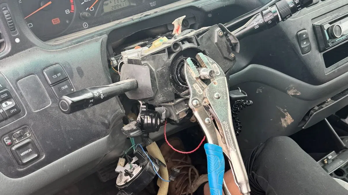 The ‘vise’ squad: RCMP pulls over man using vise grips for steering ...