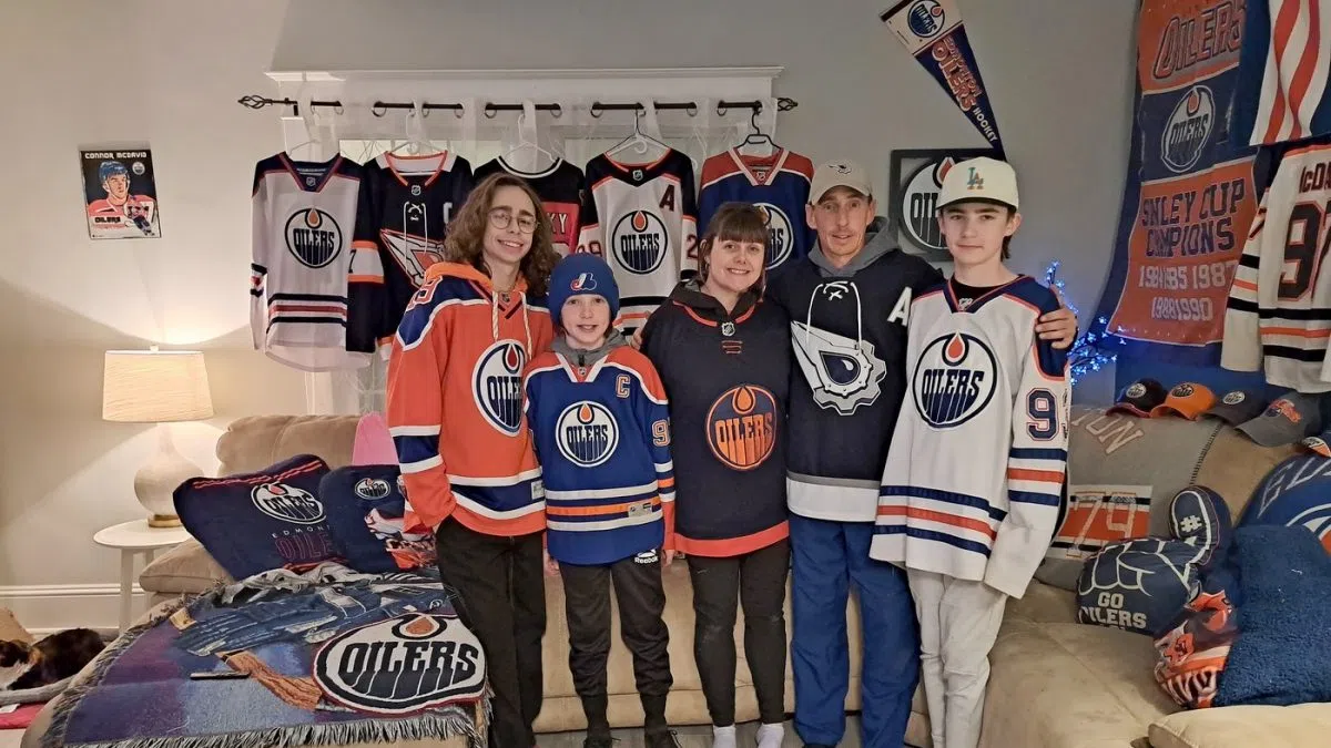 Canadians throw parties, gather with friends to cheer on Oilers in ...