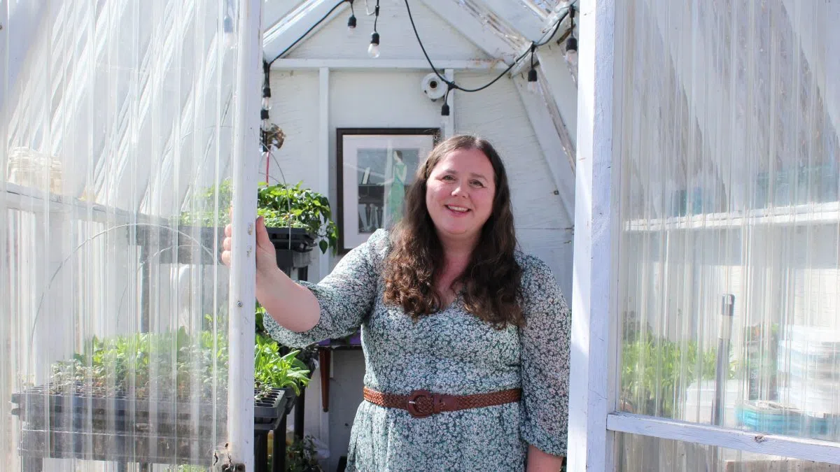 From seed to stem: A Sask. flower farmer’s spring frenzy begins | 980 CJME