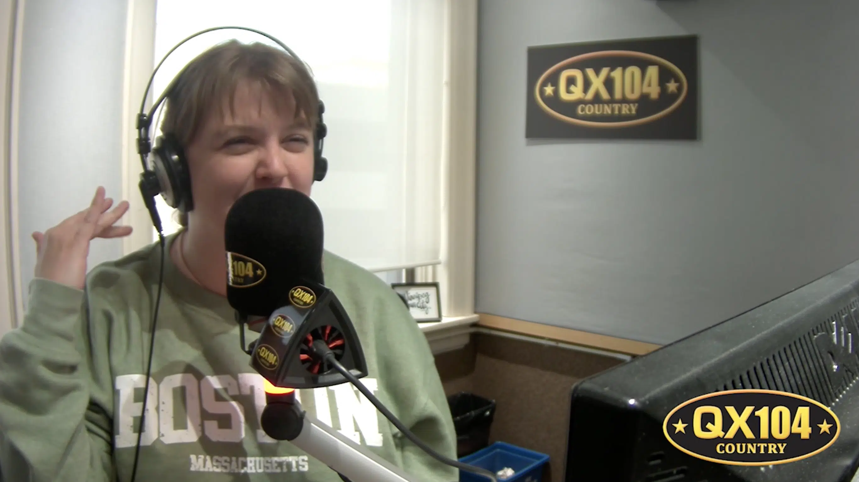 The Sound of the Ocean | QX104 - Country