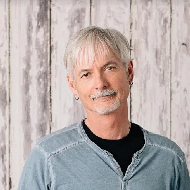 Coast 2 Coast Closeup – Jamie Warren | 900 CKBI