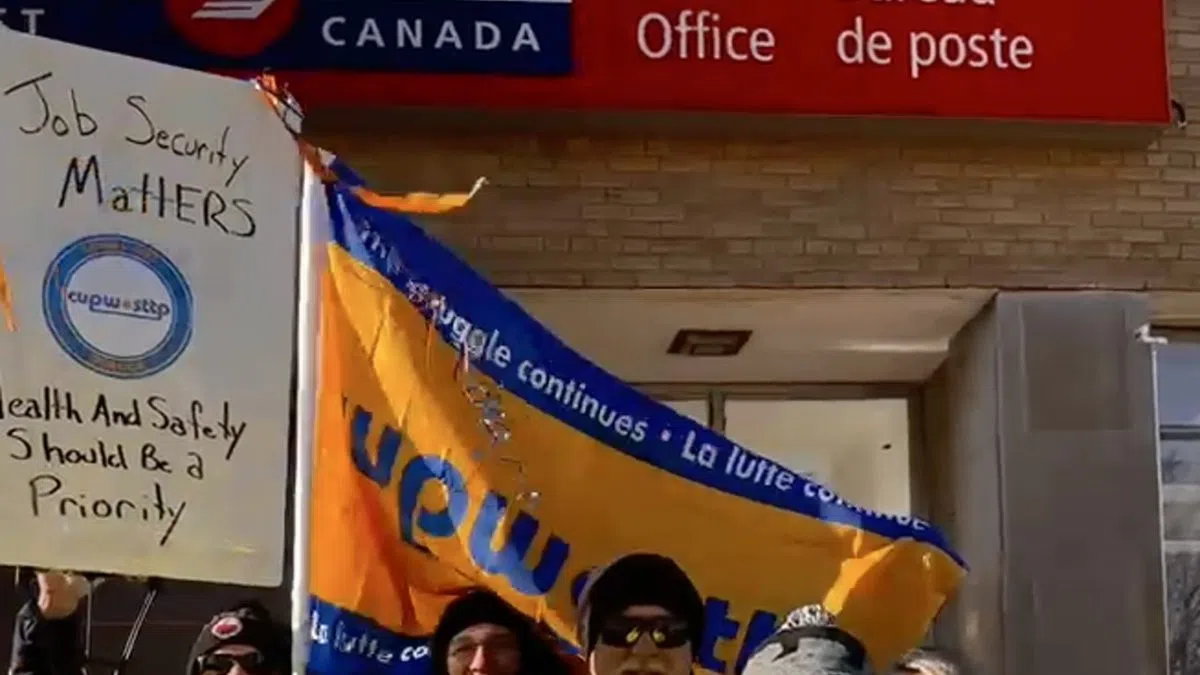Santa, strikes and safety: Simcoe’s Postal Workers keep Christmas ...