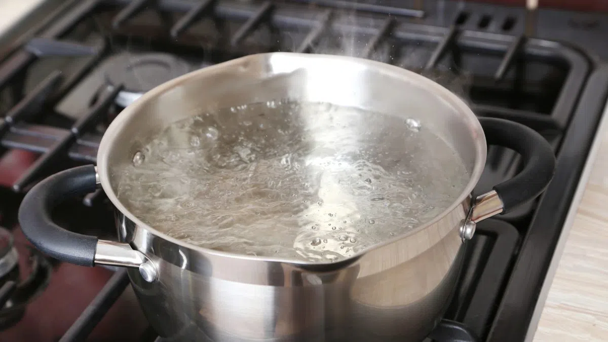 Bacteria found in water leads to boil water advisory for White Oaks ...